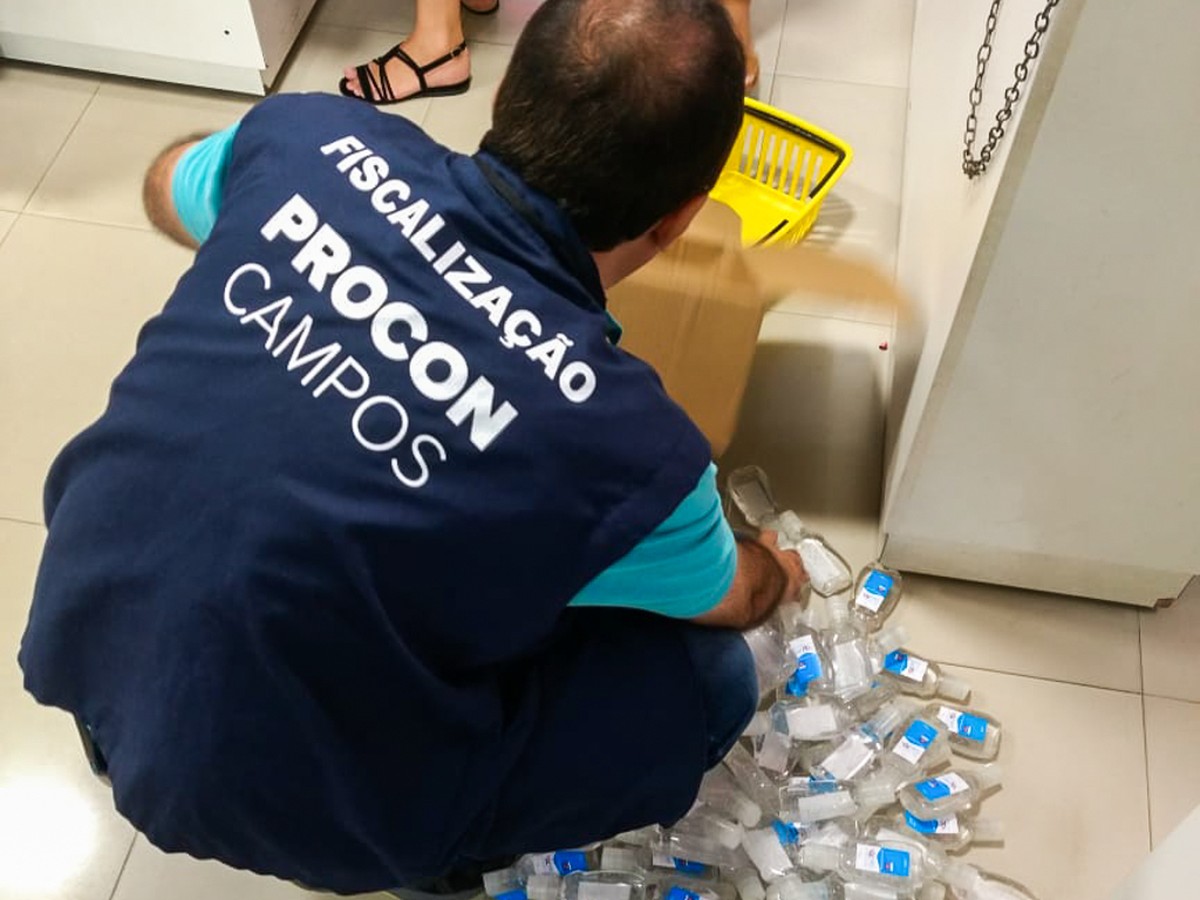 Procon apreende mais de 100 frascos de álcool em gel sem procedência em ...