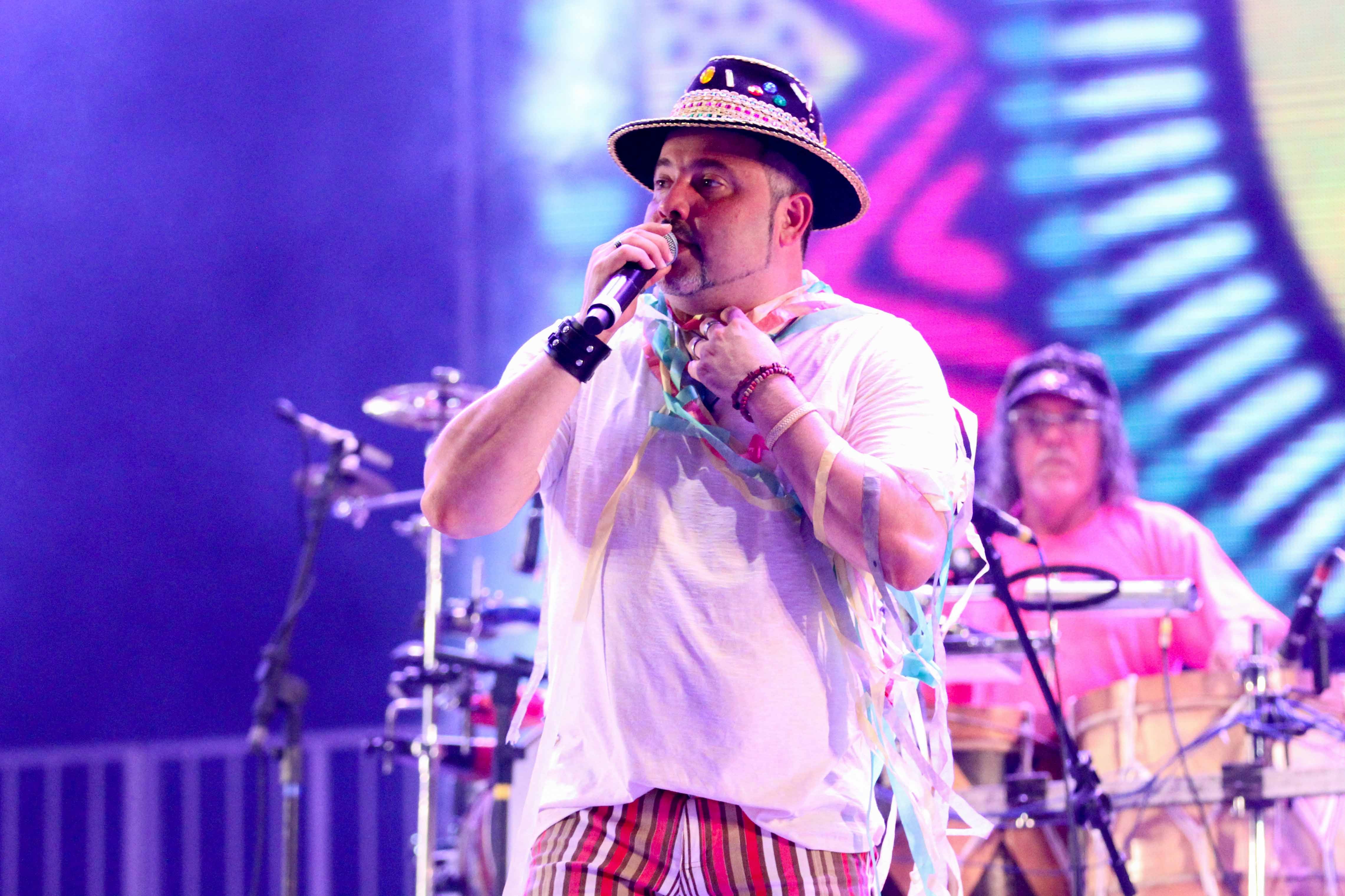 Com show de Geraldinho Lins, 1° Baile Municipal de Carnaval de ...