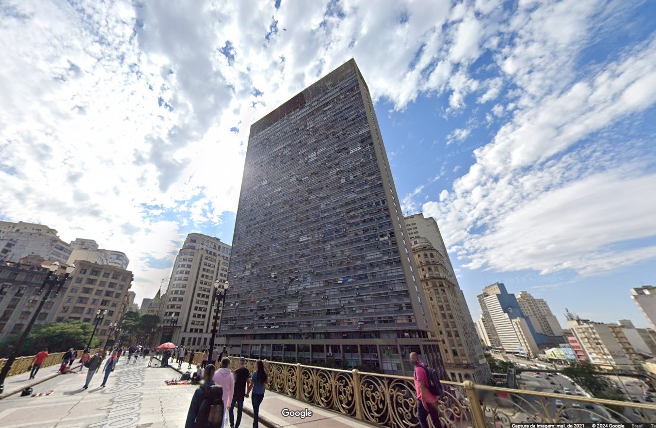 Visitantes do Sampa Sky ficam presos por quase uma hora em elevador de ...