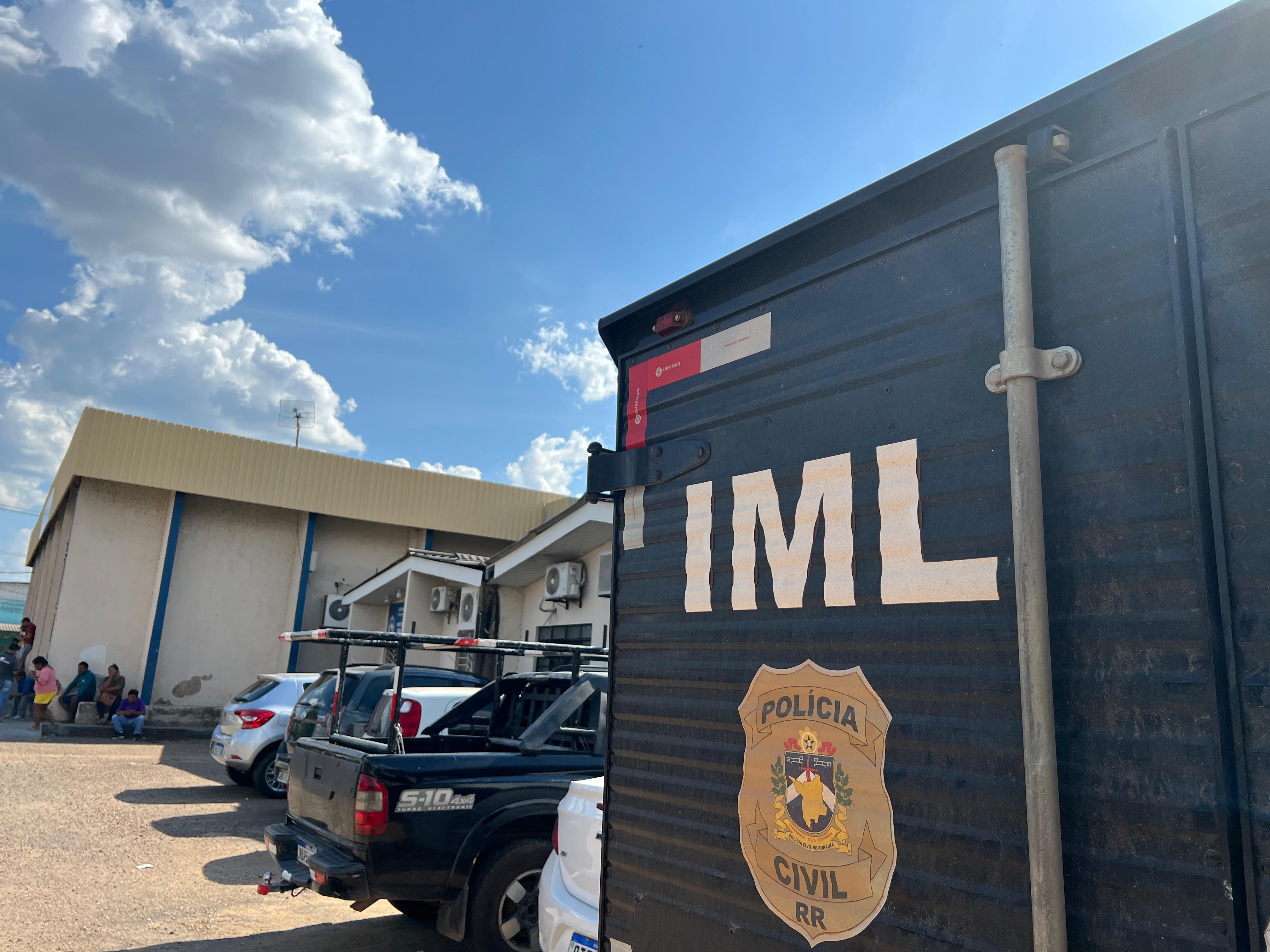 Mulher morre afogada após carro cair em rio no interior de Roraima