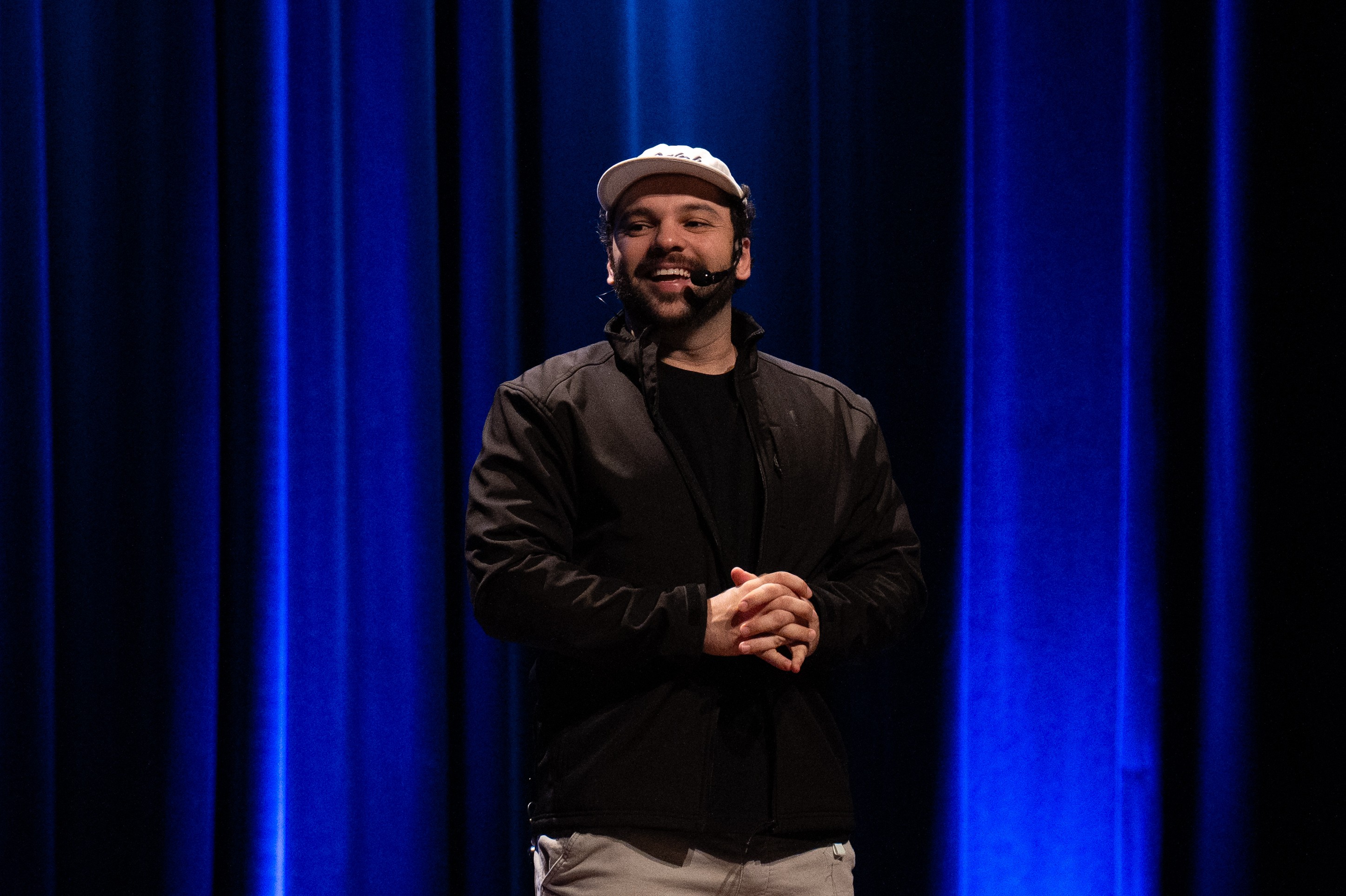 Fenômeno do humor, Raphael Ghanem chega a Belém com espetáculo 'Se é ...