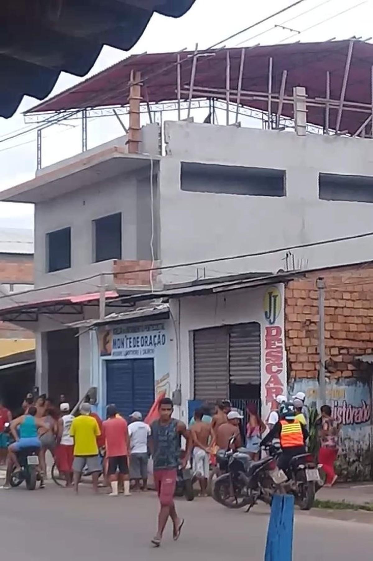 Homem Morre Eletrocutado Após Ser Atingido Por Descarga Elétrica Em