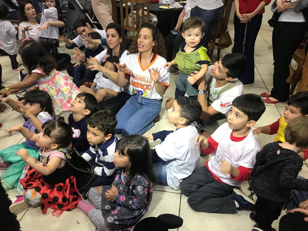 Menino autista rejeitado em aniversário ganha festa do Mickey em MS ...