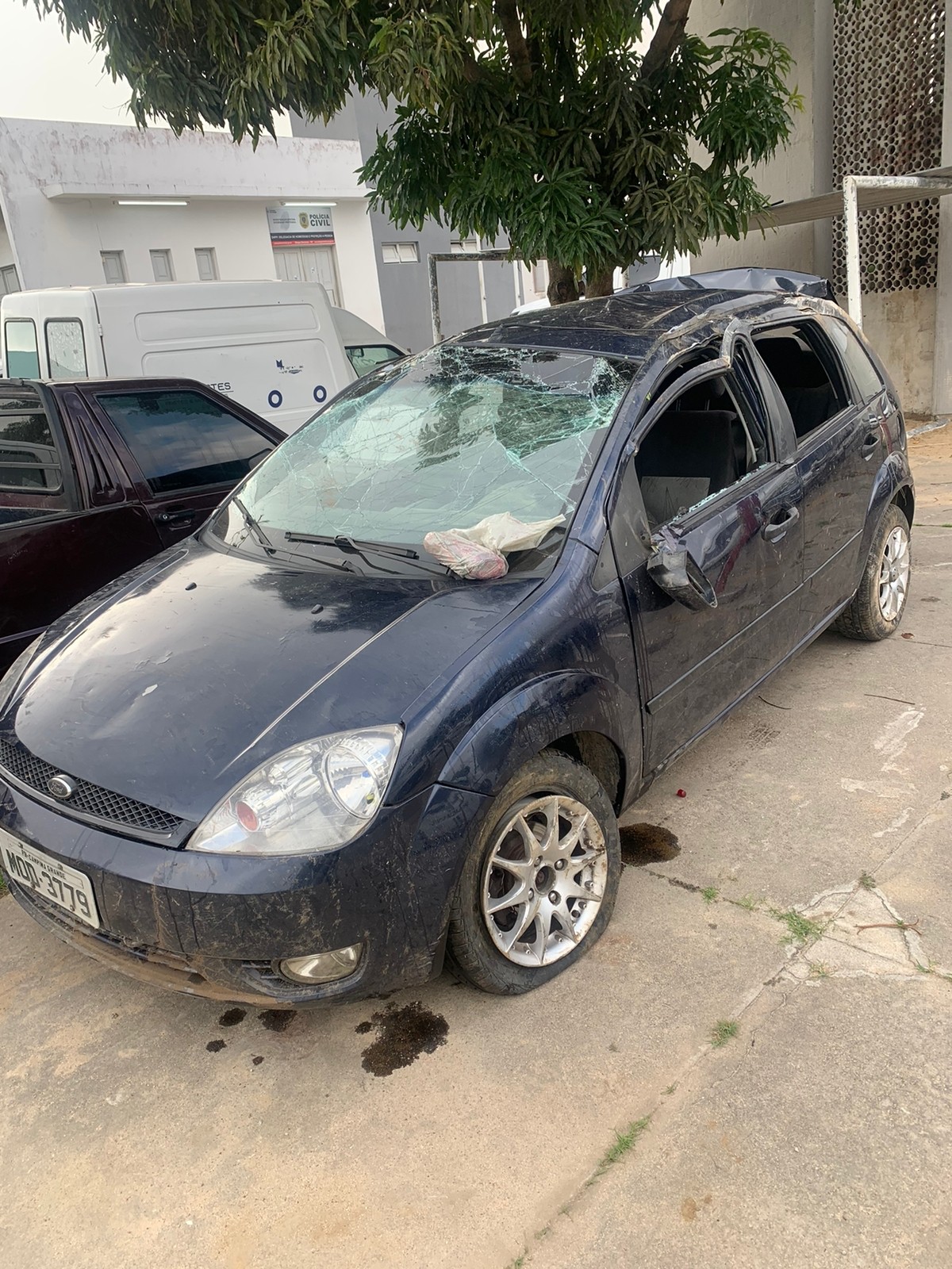 Suspeitos capotam com carro após praticar assalto, na Paraíba | Paraíba ...