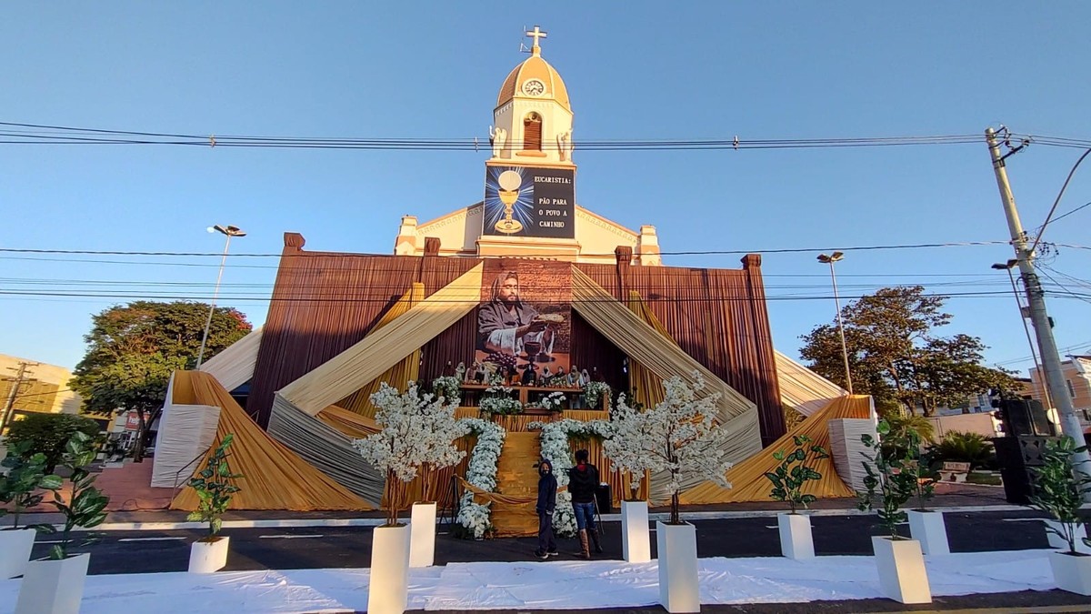 Corpus Christi: 800 voluntários participam da tradicional montagem de ...