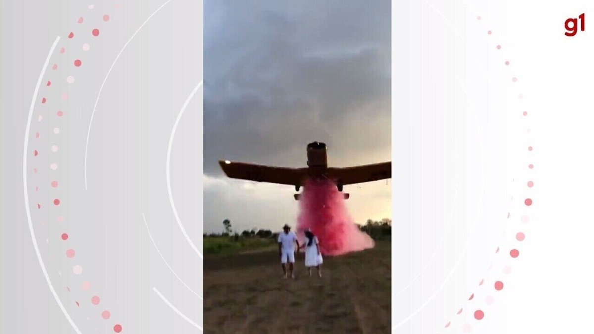 Vídeo de avião decolando acima de casal durante chá revelação em RO ...