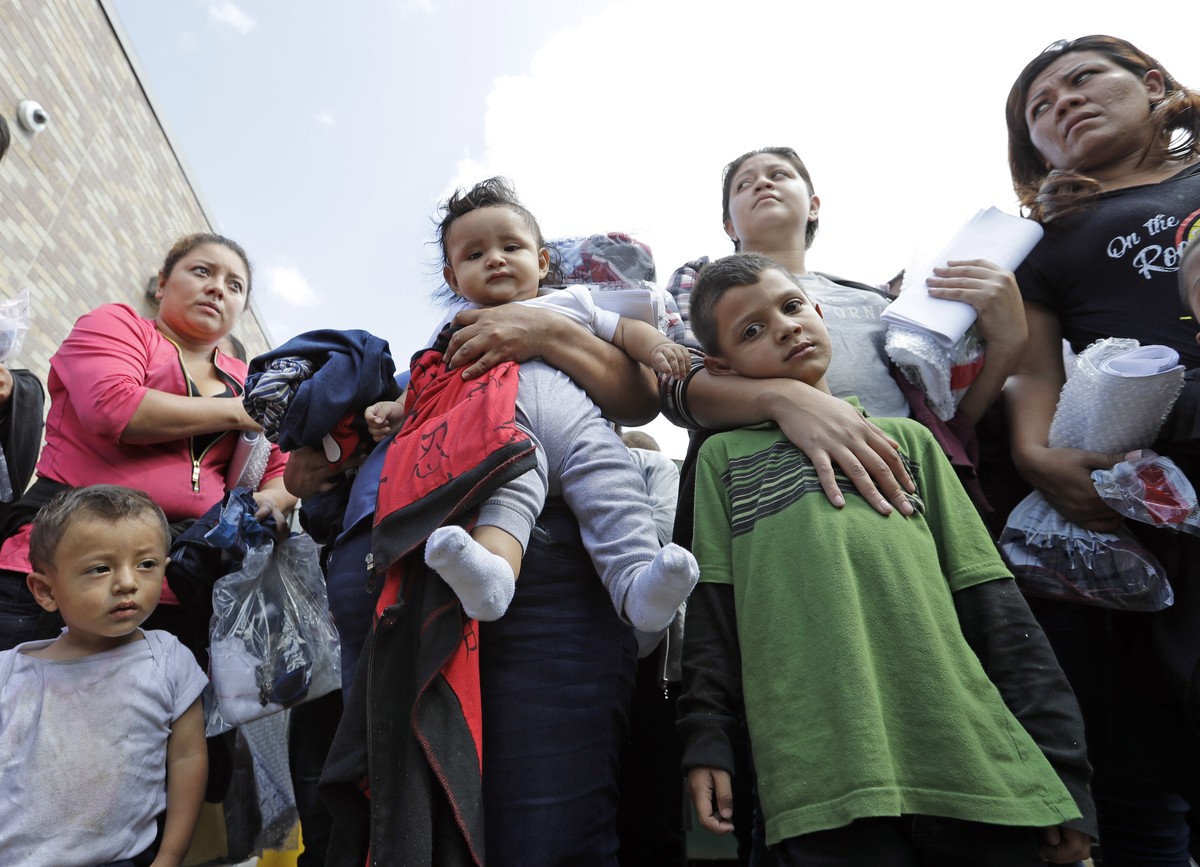 EUA dizem estar trabalhando para reunir 2.053 crianças imigrantes com ...