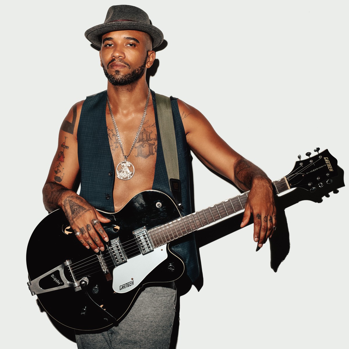 Rapper Renegado anuncia álbum repartido em 12 singles gravados com 12 ...