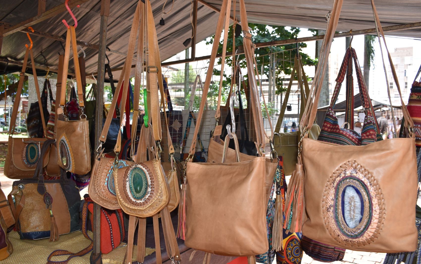 'Feira hippie': conheça tradicional exposição de artesanato com mais de ...