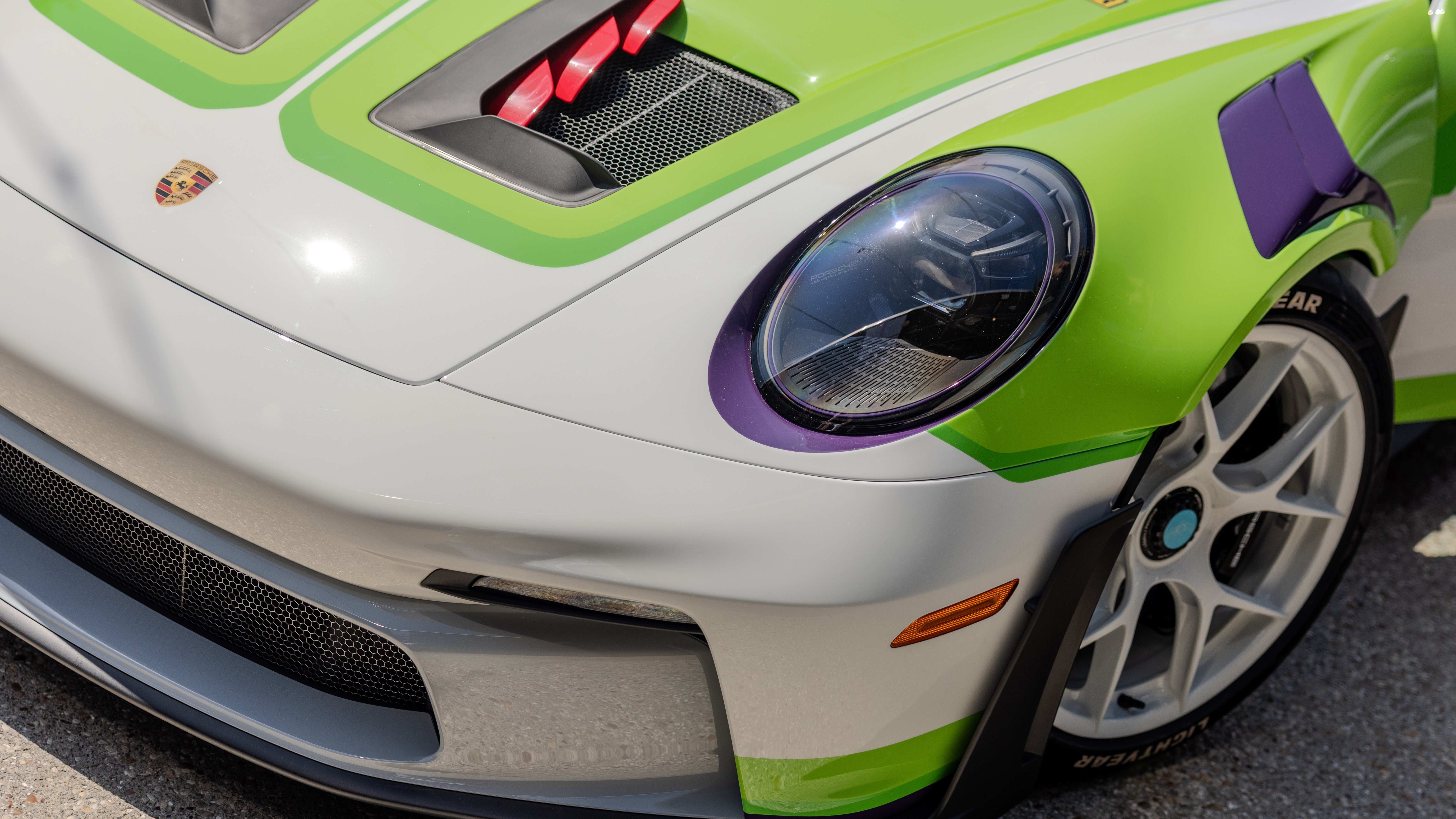 Porsche apresenta carros inspirados em Toy Story 5 no tapete vermelho | G1