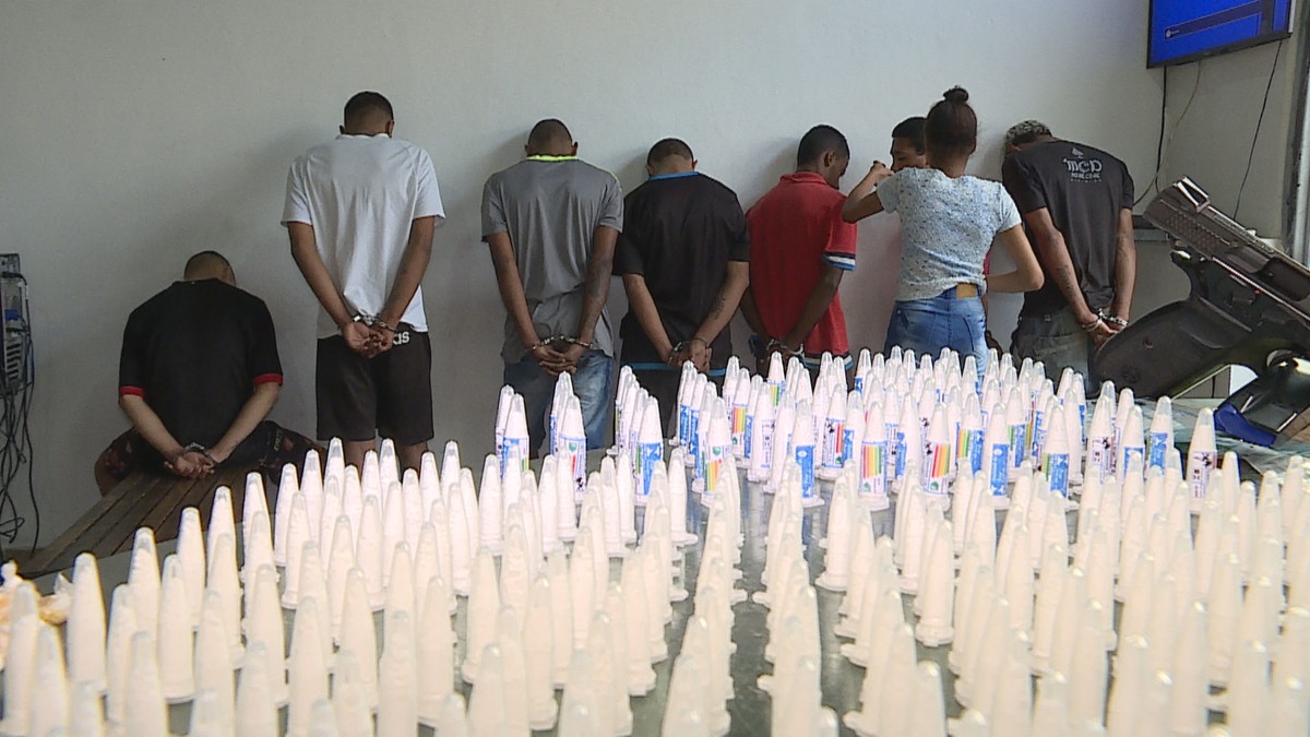 Pm Prende Suspeitos De Tráfico E Apreende Adolescentes No Aglomerado Da