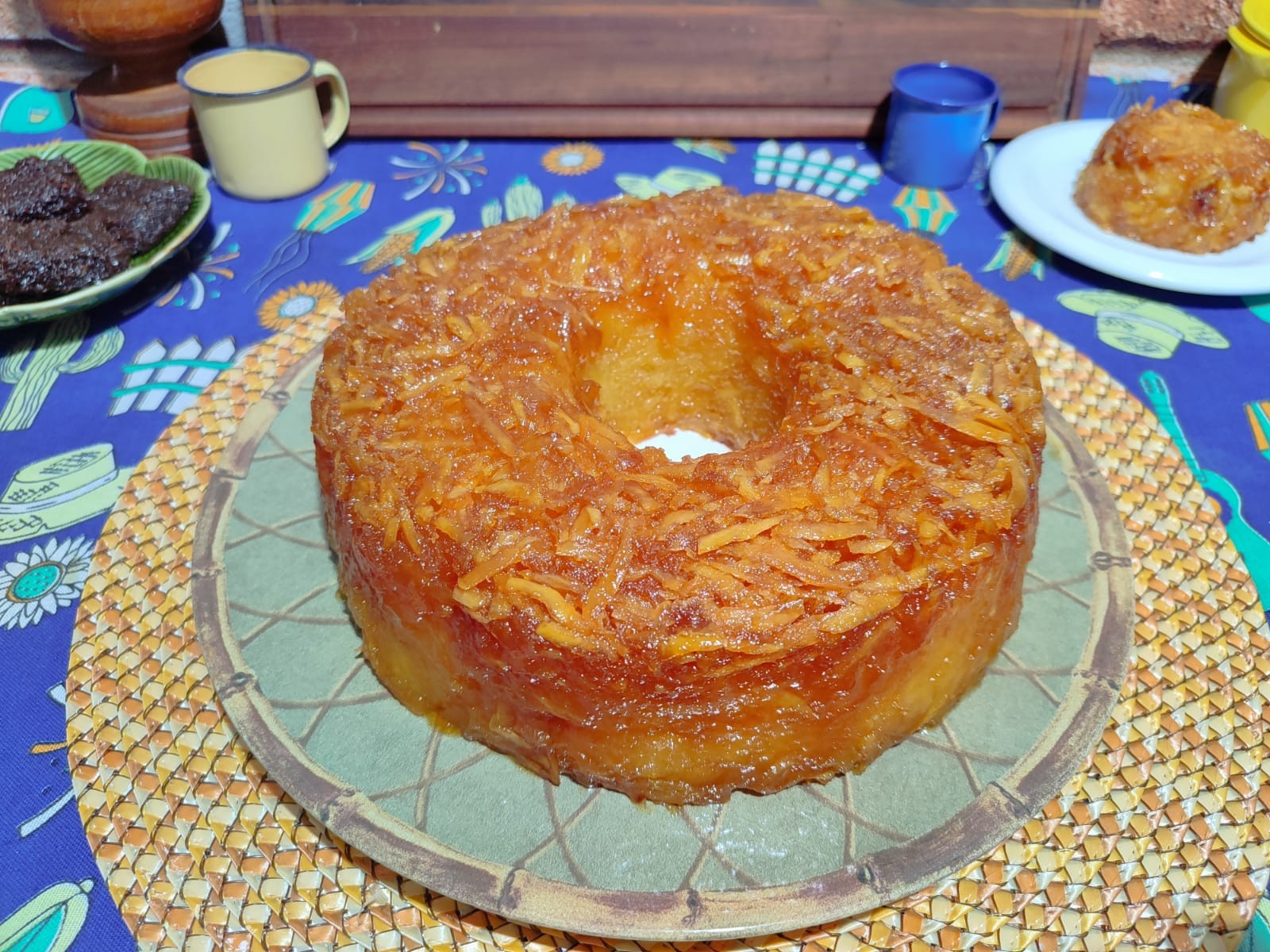 Aprenda a fazer bolo de macaxeira caramelizada | G1