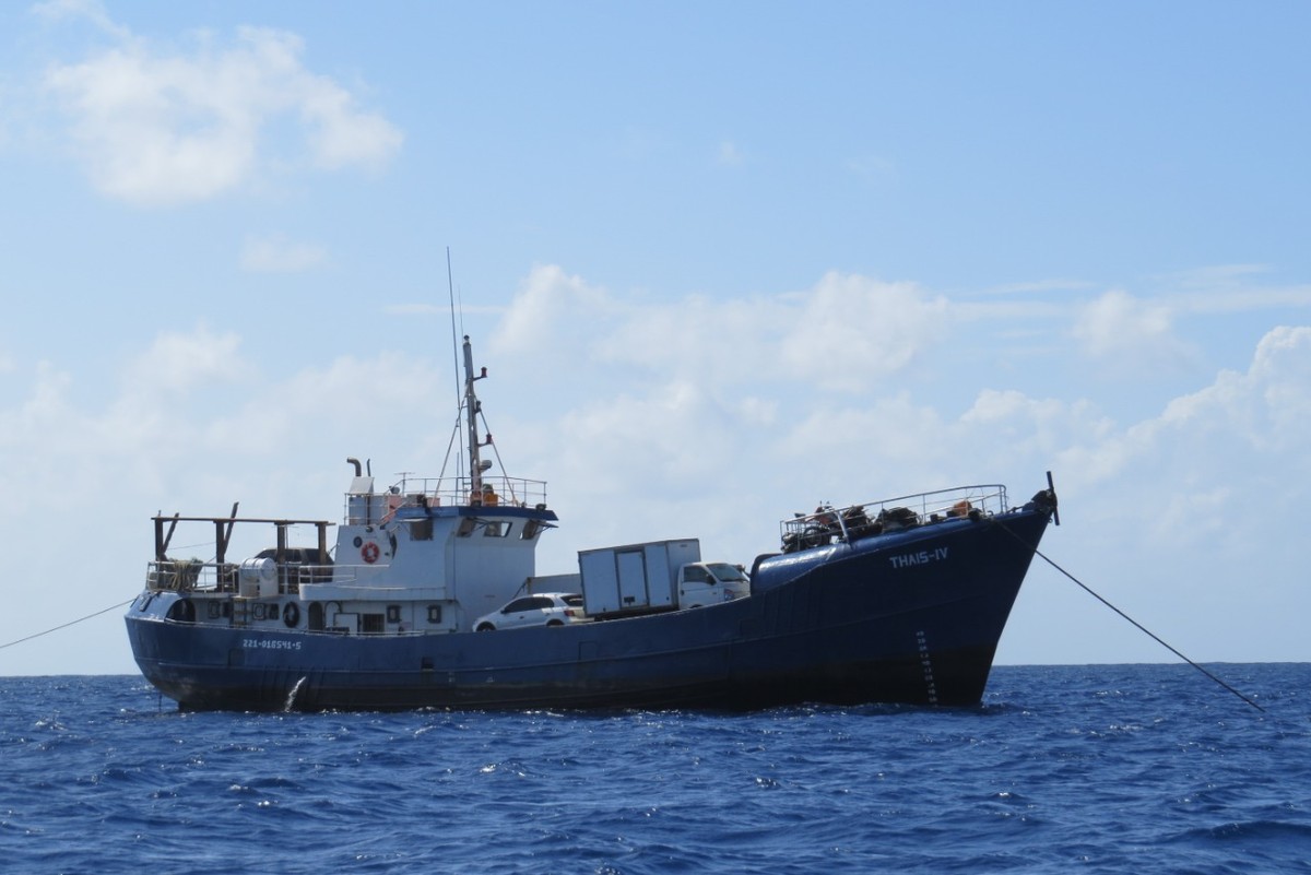 Dois corpos de tripulantes de navio que afundou entre o Recife e ...