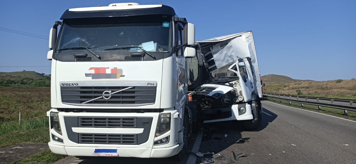 Acidente entre dois caminhões deixa um morto na Via Dutra, em Porto ...