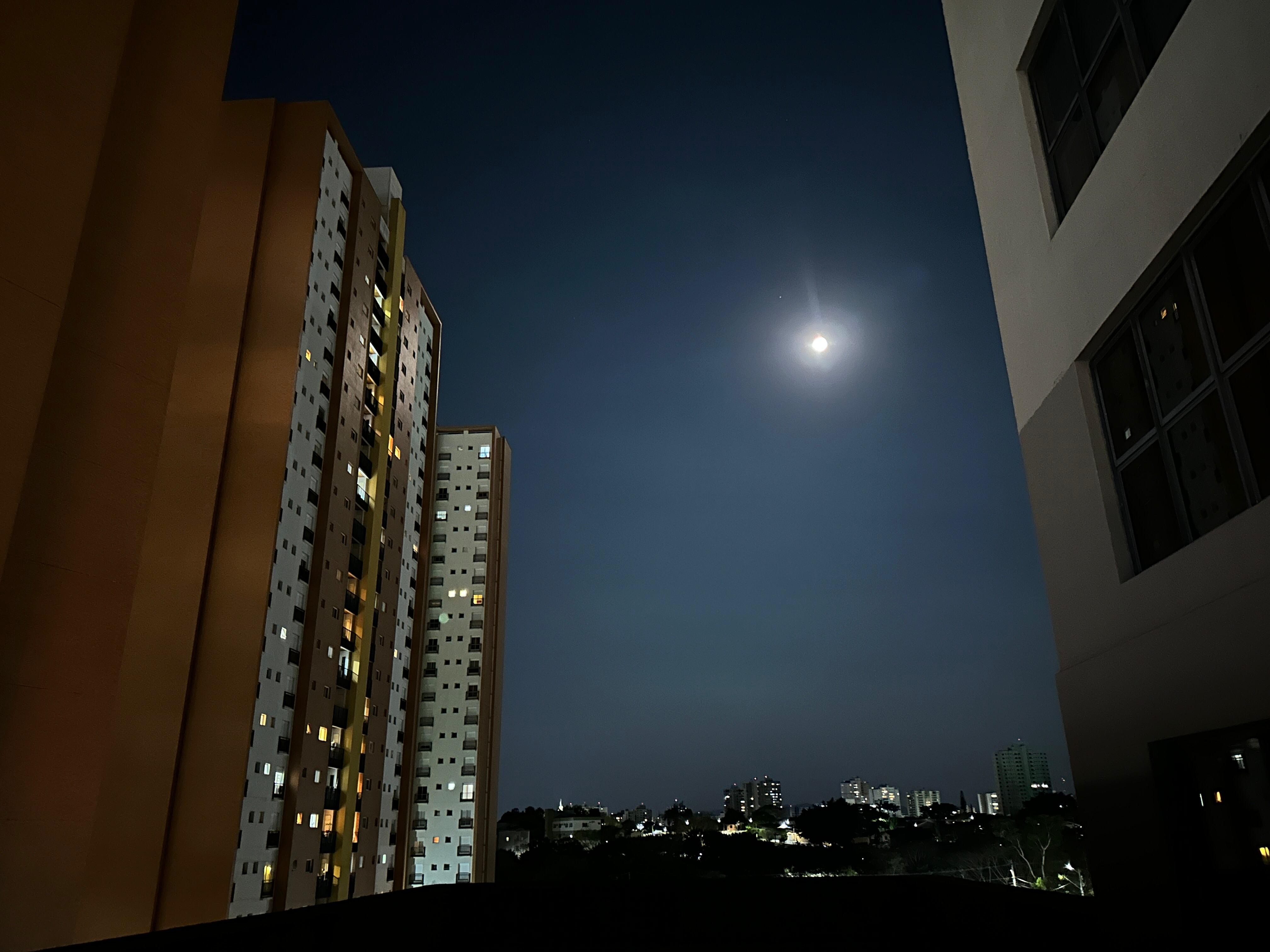 'Superlua azul' é vista em cidades do Vale do Paraíba nesta quarta ...