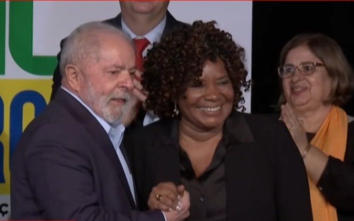 Lula anuncia oficialmente Margareth Menezes como ministra da Cultura: 'Vai ter trabalho, viu ...