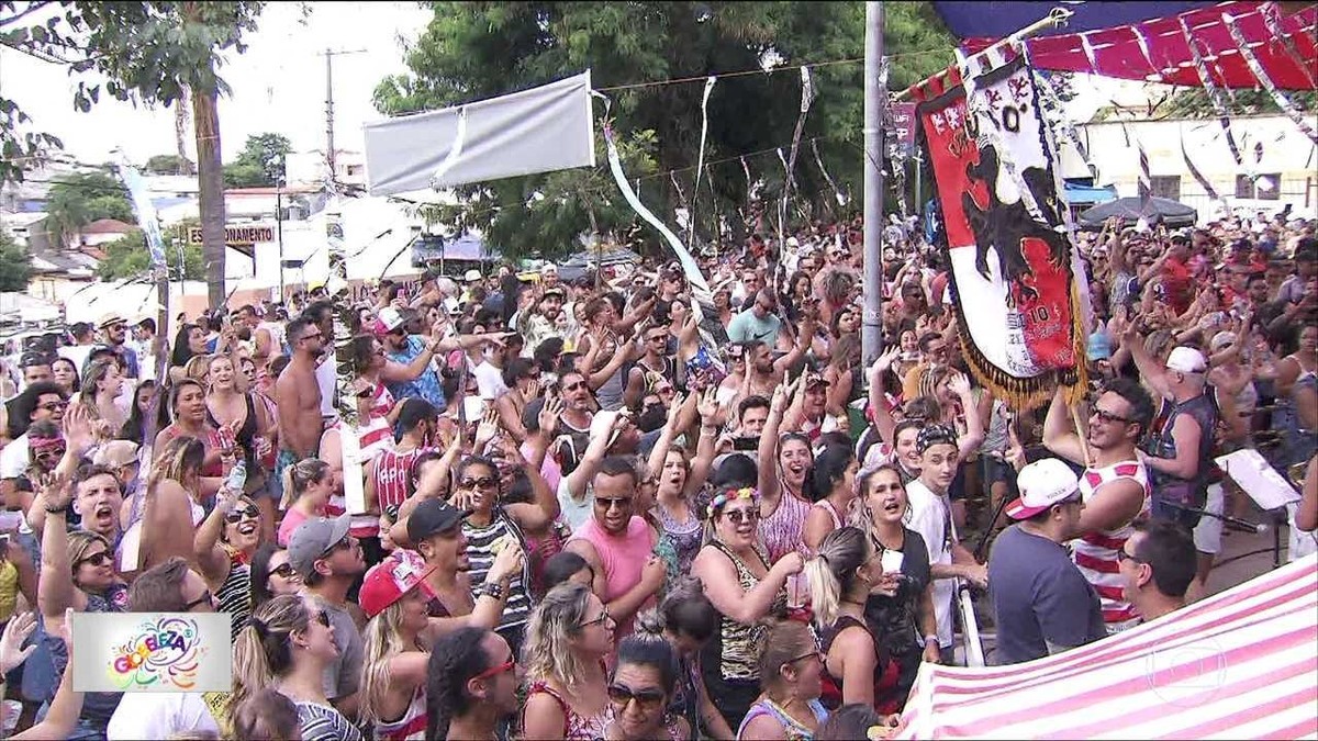 Com homenagem a Gilberto Gil, bloco Urubó lota ruas da Zona Norte em ...