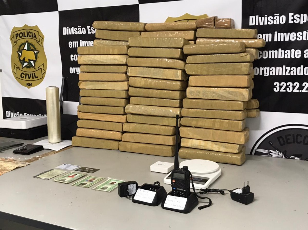 Polícia Civil Prende Seis Pessoas E Apreende 76 Tabletes De Maconha Em