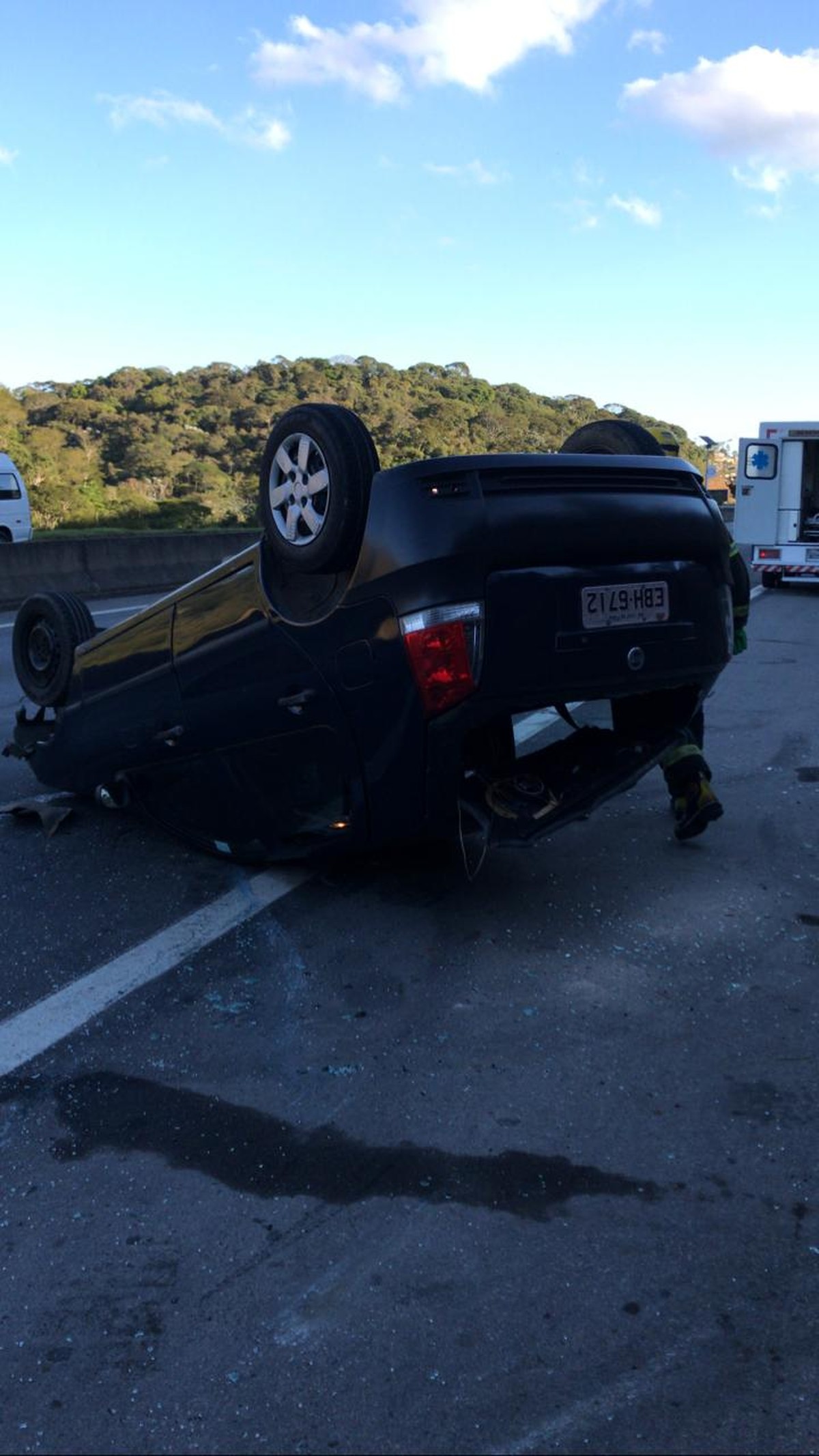 Família fica ferida após capotamento de carro na BR-040 em Juiz de Fora | Zona da Mata | G1