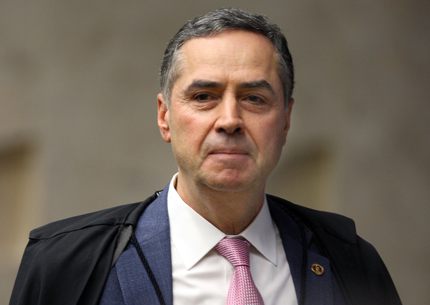 Barroso passa por cirurgia e está internado em hospital de Brasília | G1