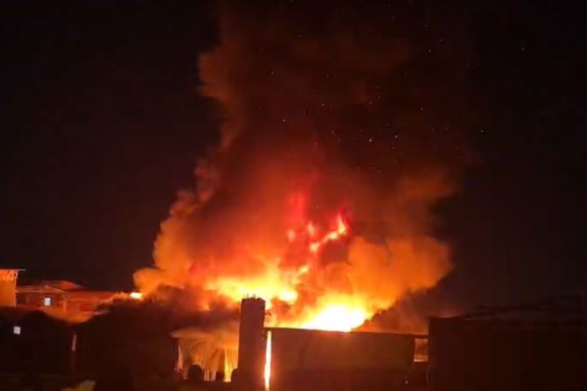 Incêndio deixa mais de 100 desabrigados em Santos | G1