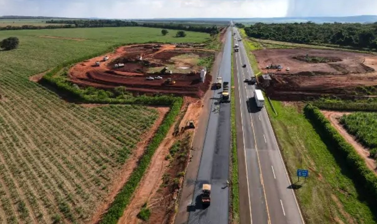 SP-255 fica interditada nos dois sentidos entre Américo Brasiliense e ...