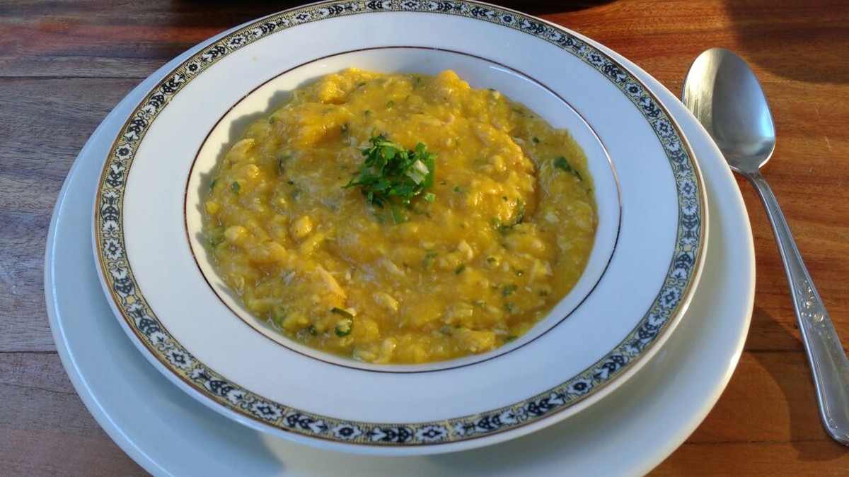 Aprenda a preparar dois tipos de caldos para aquecer noites geladas ...