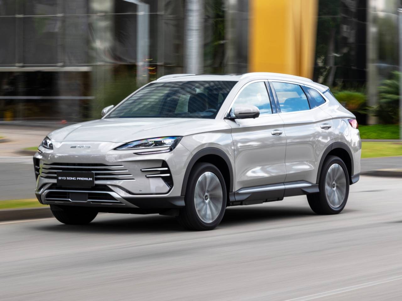 BYD Song Premium chega ao Brasil como SUV híbrido plug-in ‘apimentado ...