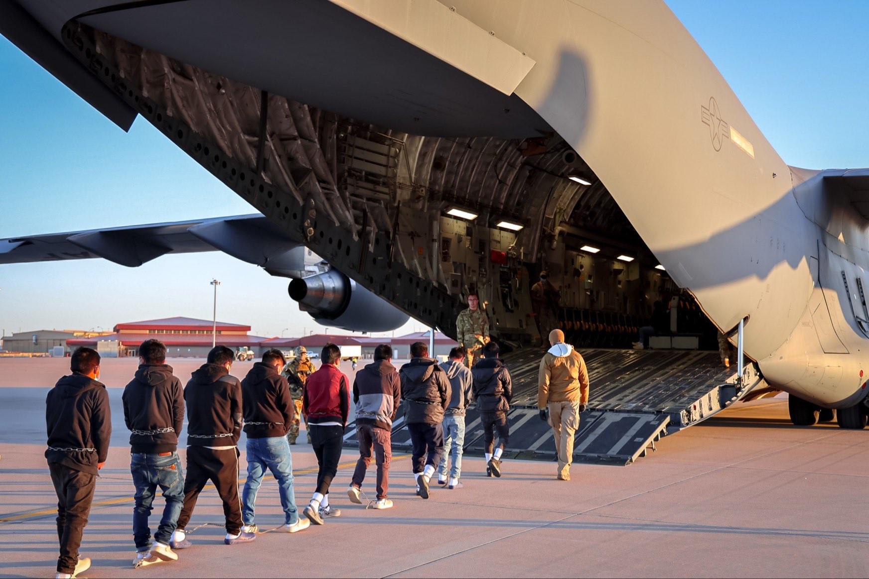 Como Trump joga imigrantes brasileiros na rota da deportação | G1