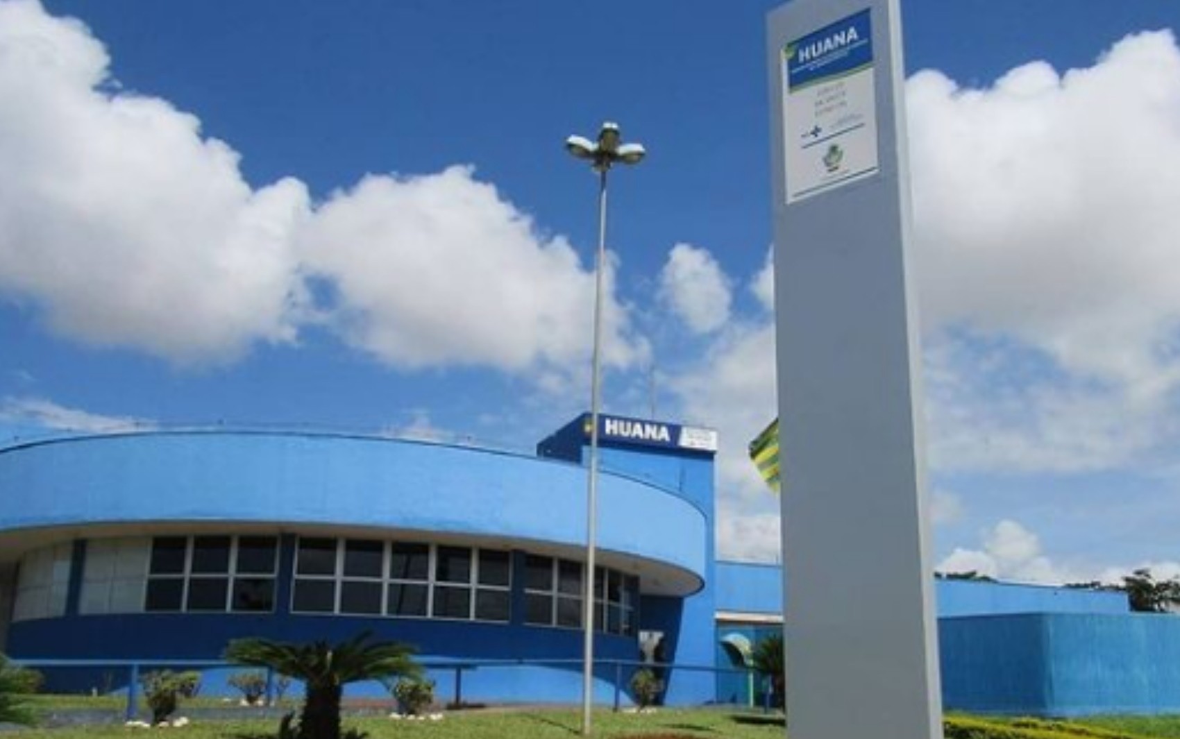 Homem é Internado Em Estado Grave Após Levar Choque Ao Encostar Em