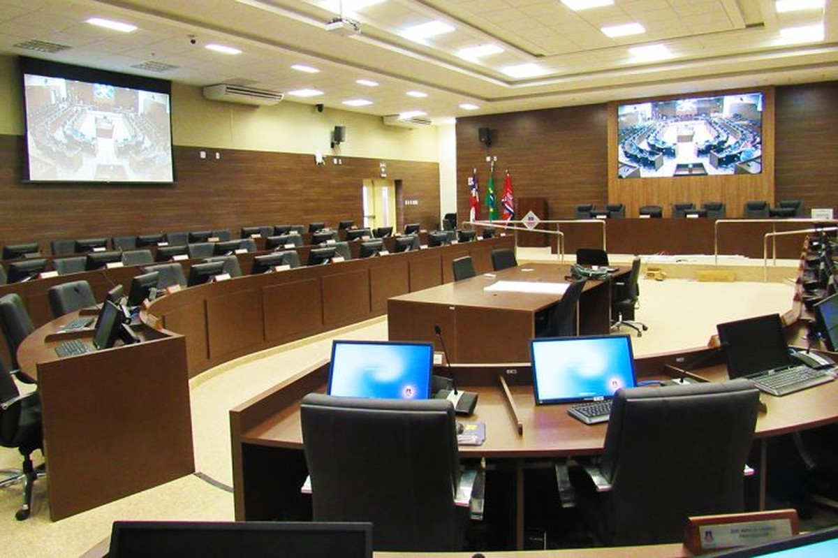 Salário mantido e processos em espera: entenda o que acontece quando um ...