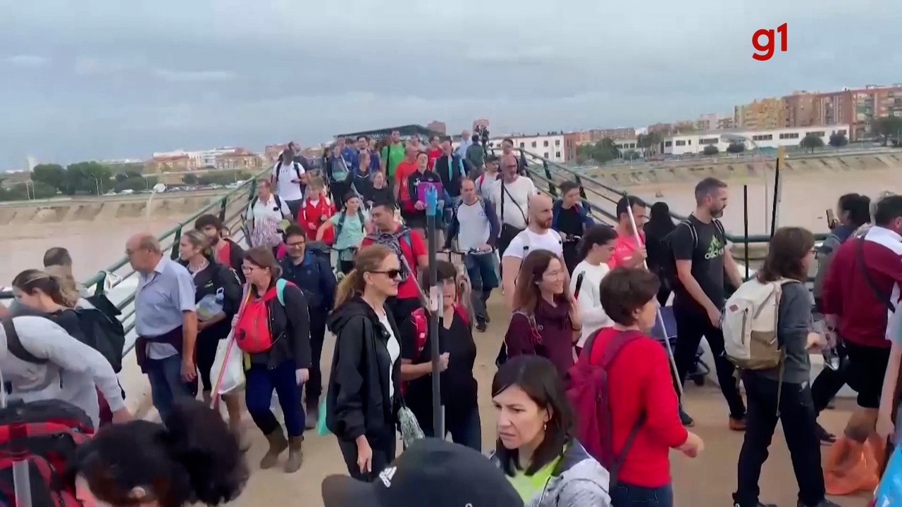 Enchente na Espanha: milhares de voluntários chegam a Valência para ...