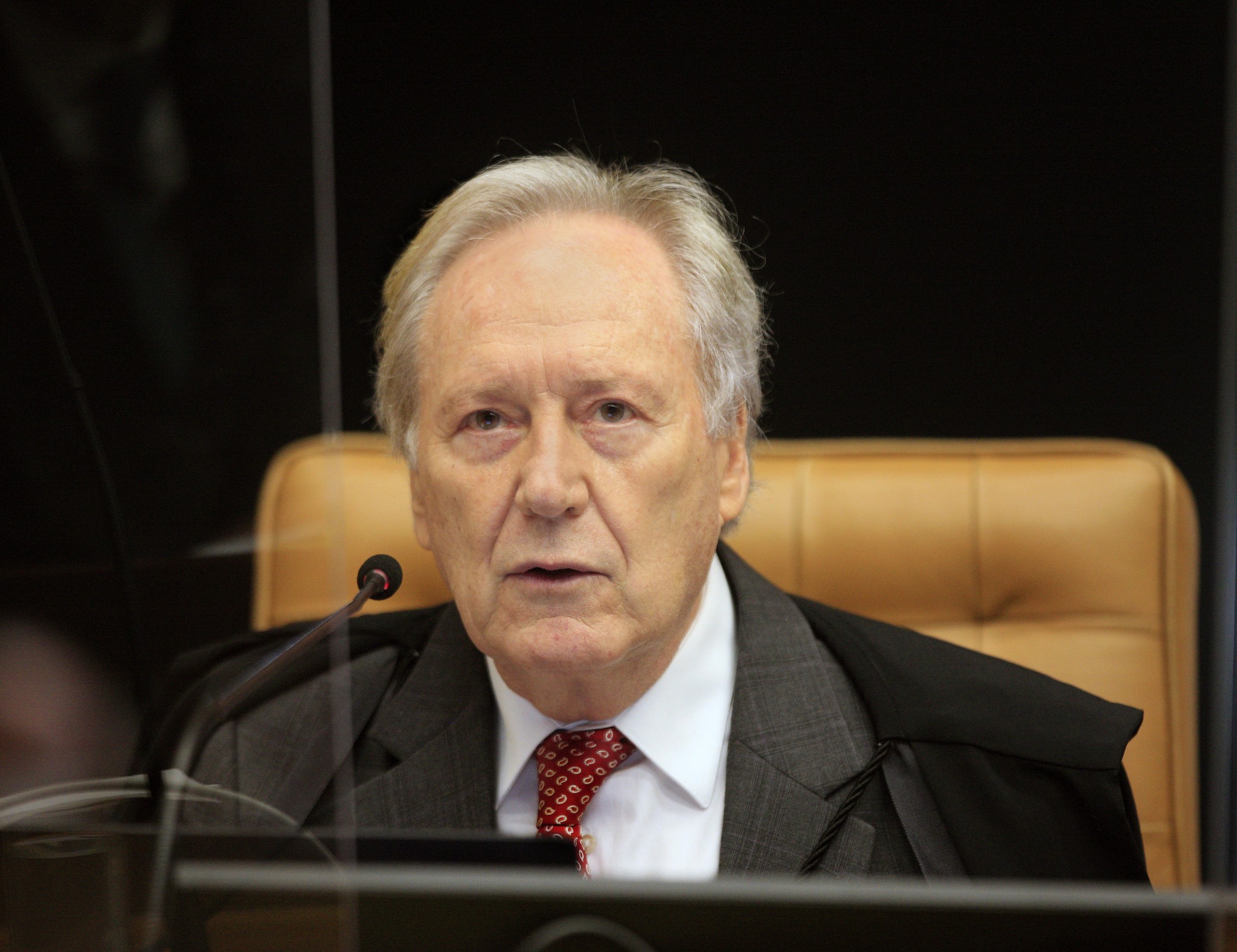 Lewandowski toma posse como ministro efetivo do Tribunal Superior ...