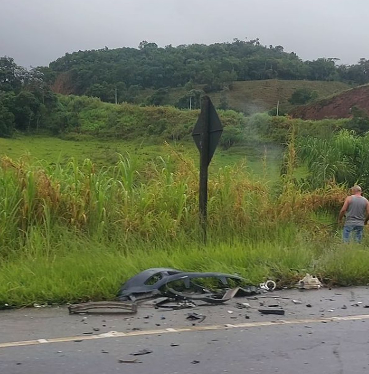 Duas pessoas ficam feridas em acidente com quatro carros na Oswaldo Cruz, sentido Ubatuba | Vale ...