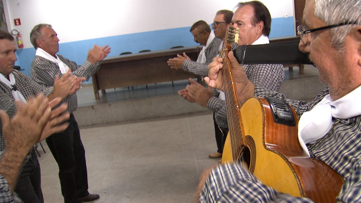 Grupo luta para manter viva tradição da catira | Nosso Campo | G1