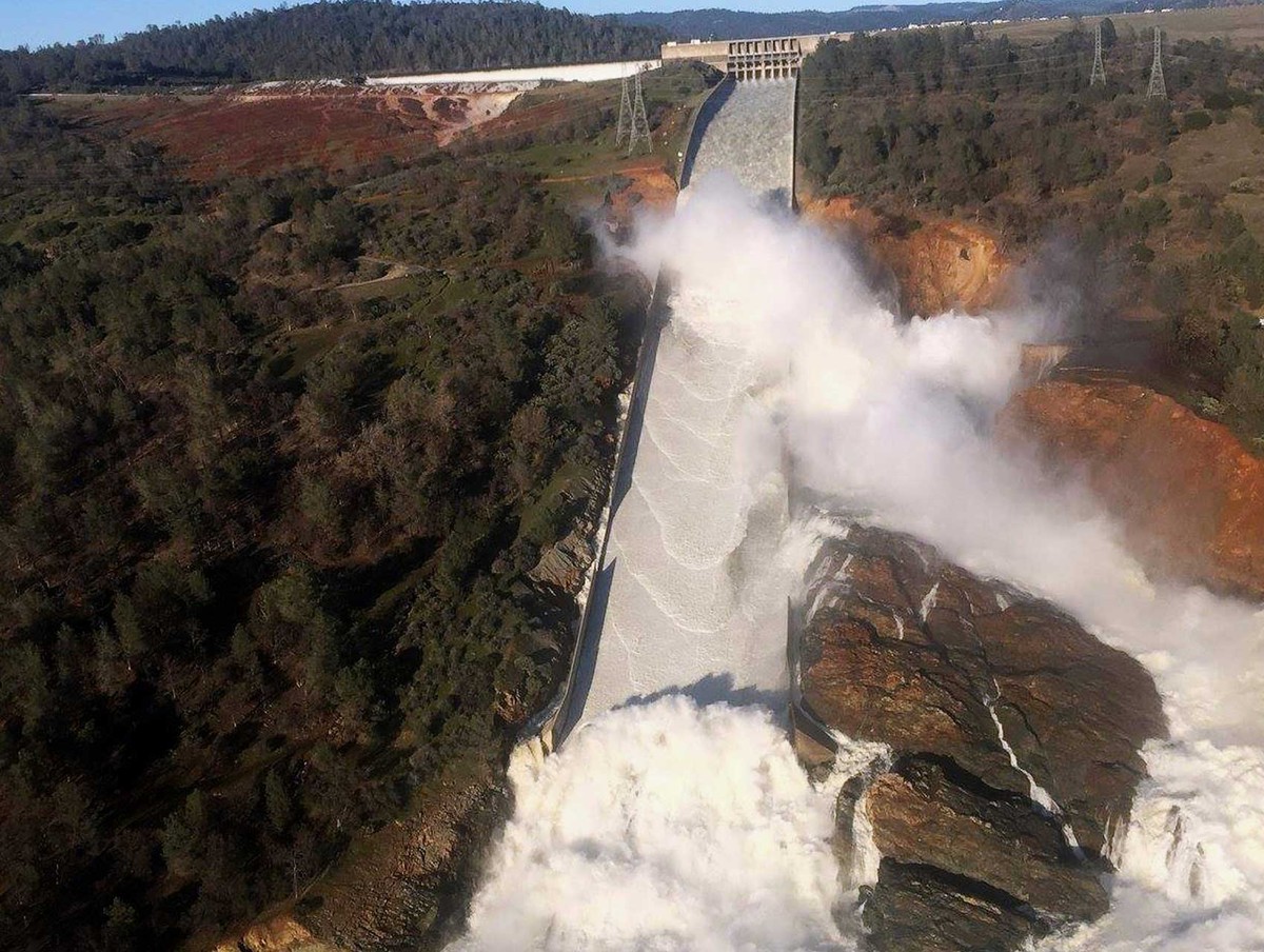 Risco de colapso em barragem na Califórnia provoca saída de mais de 188 ...
