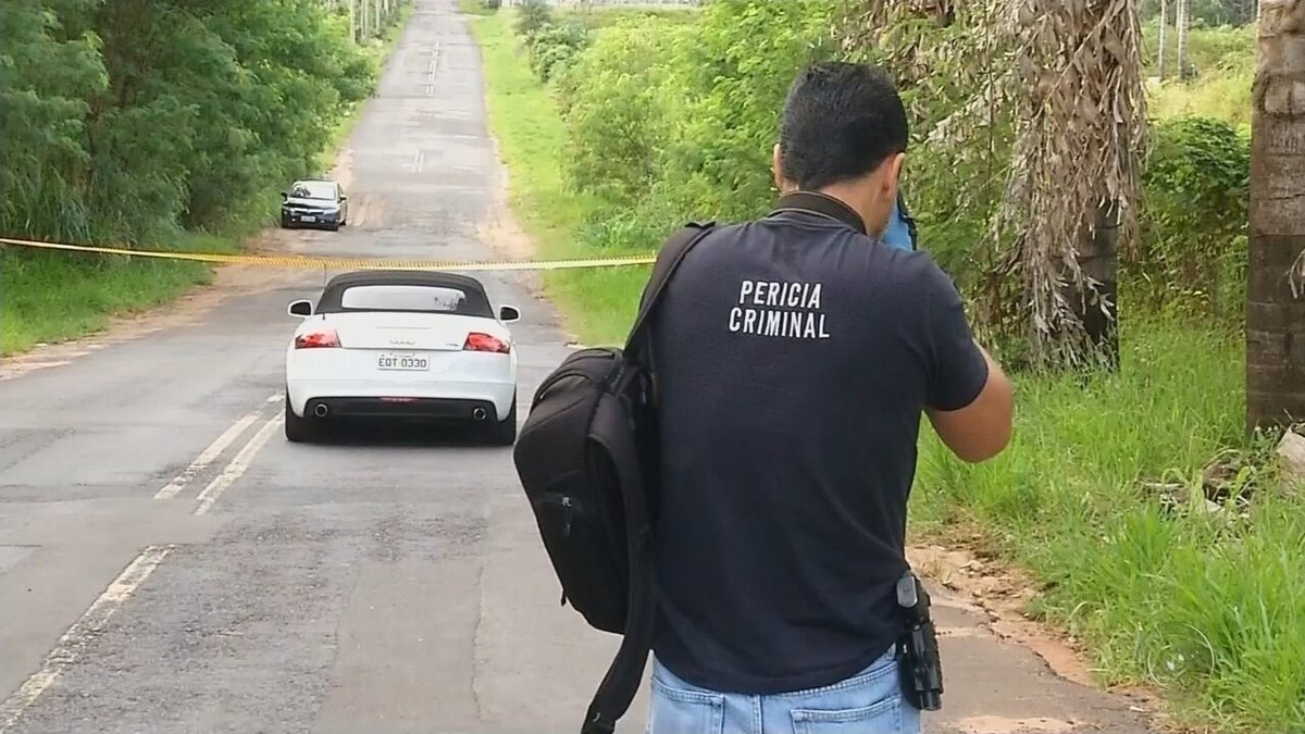 Polícia Apura Se Empresário Morto A Tiros Dentro De Carro De Luxo