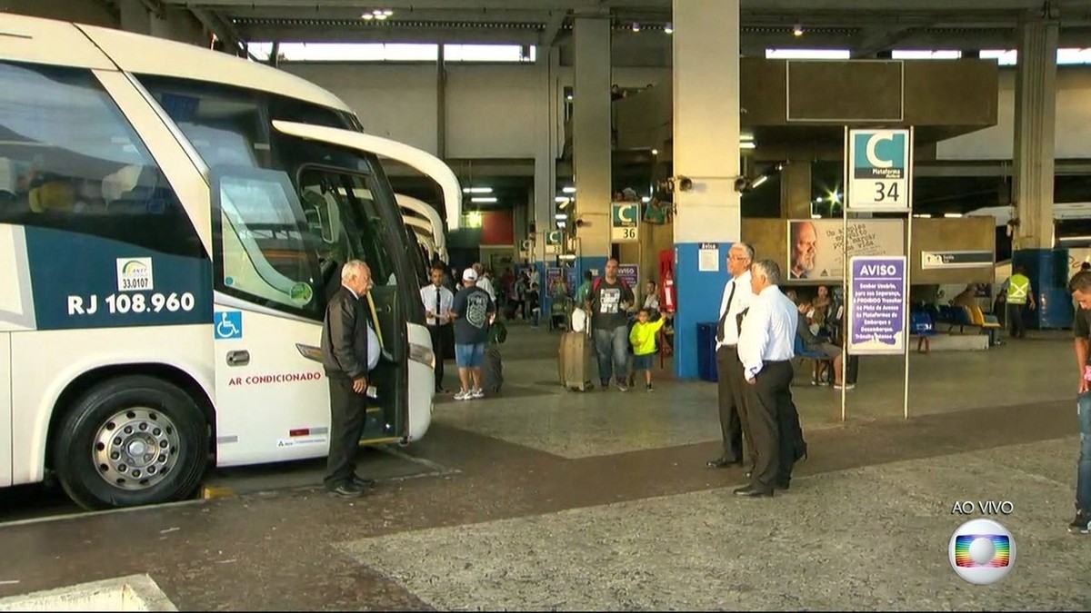 Mais de 200 mil pessoas devem passar pela rodoviária do Rio na Semana ...