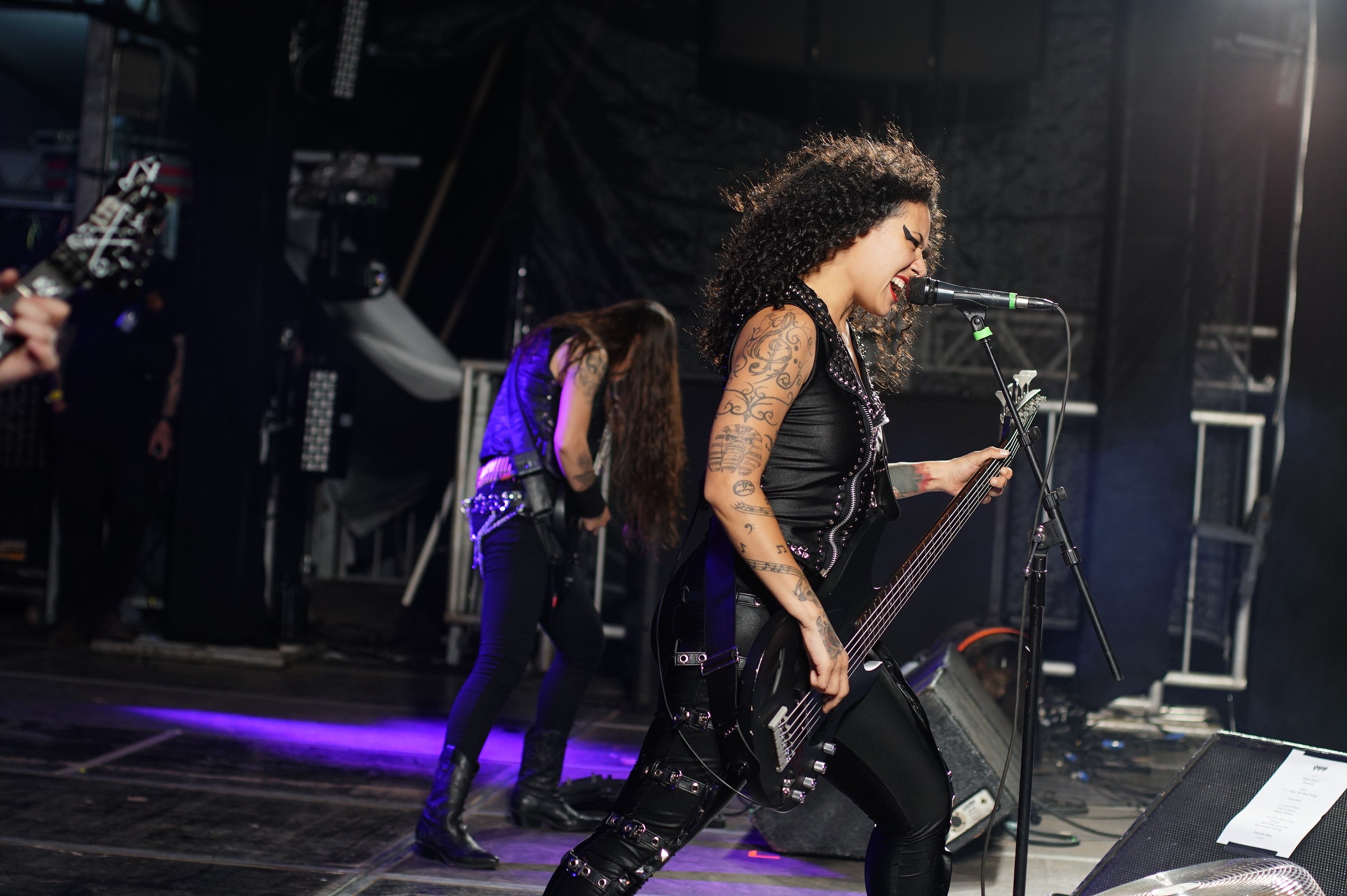 Crypta: quem é a banda brasileira que colocou o death metal feminino ...