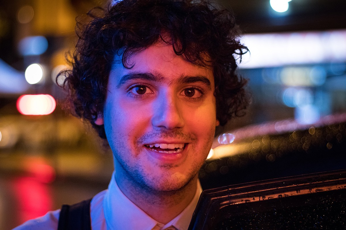 George Sauma, ator de séries como 'Pais de primeira', volta à música ...