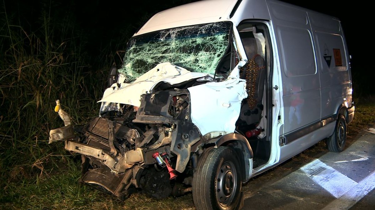 Acidente entre van e carreta na Anhanguera deixa uma vítima grave ...