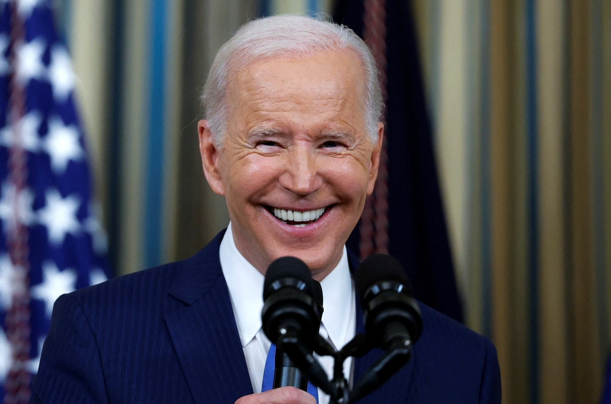Biden celebra que onda vermelha não ocorreu e diz que democratas ainda ...