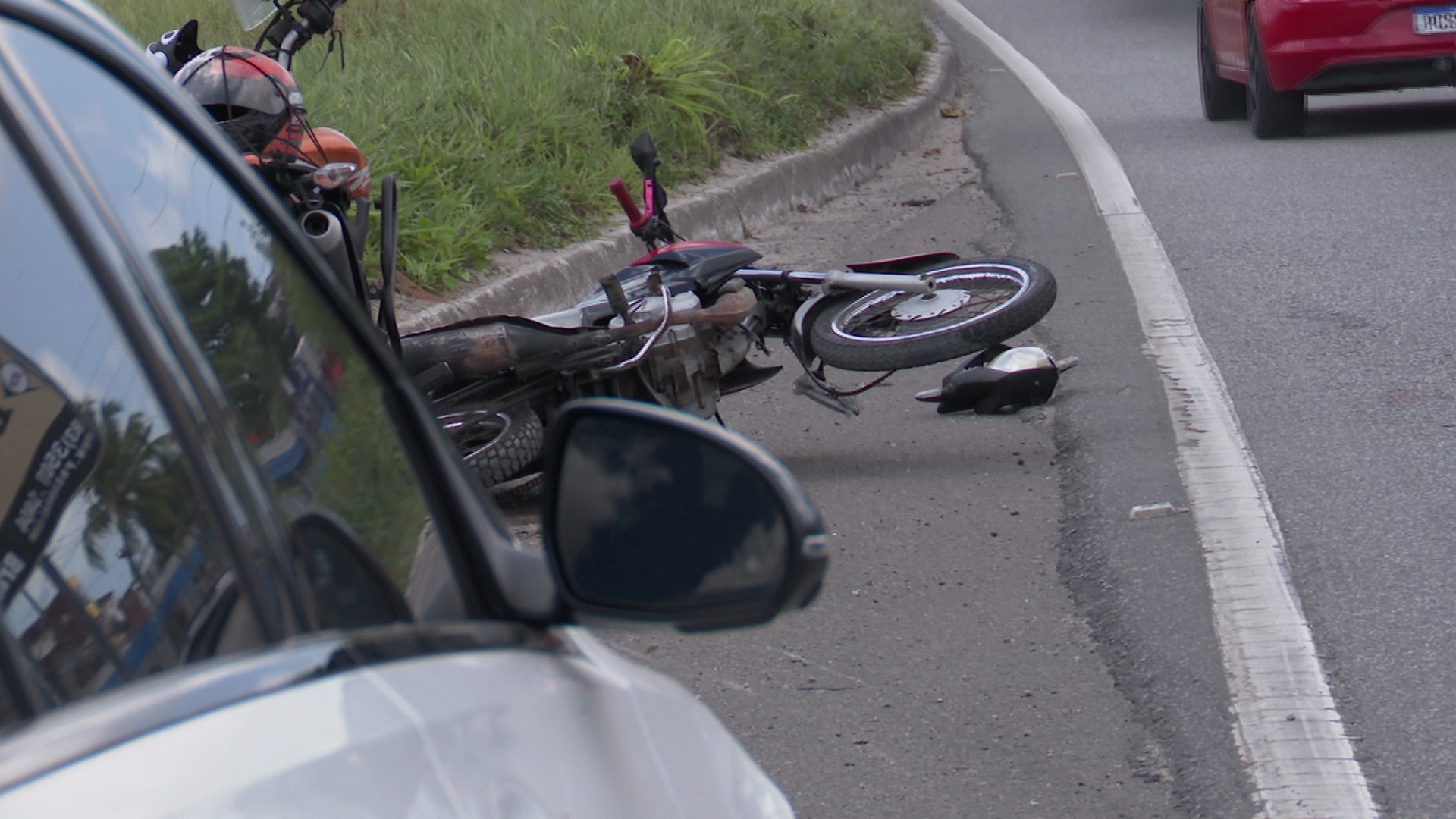 Motociclista morre após ser atingido por carro na BR-101, em João Pessoa