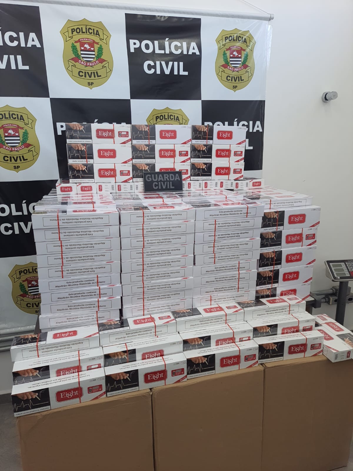 Homem é Preso Por Contrabando De Mais De 10 Mil Maços De Cigarros Em