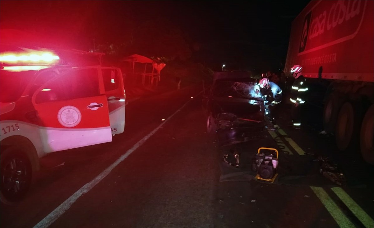 Motorista de carro morre após batida com caminhão em rodovia do oeste da Bahia | Bahia | G1