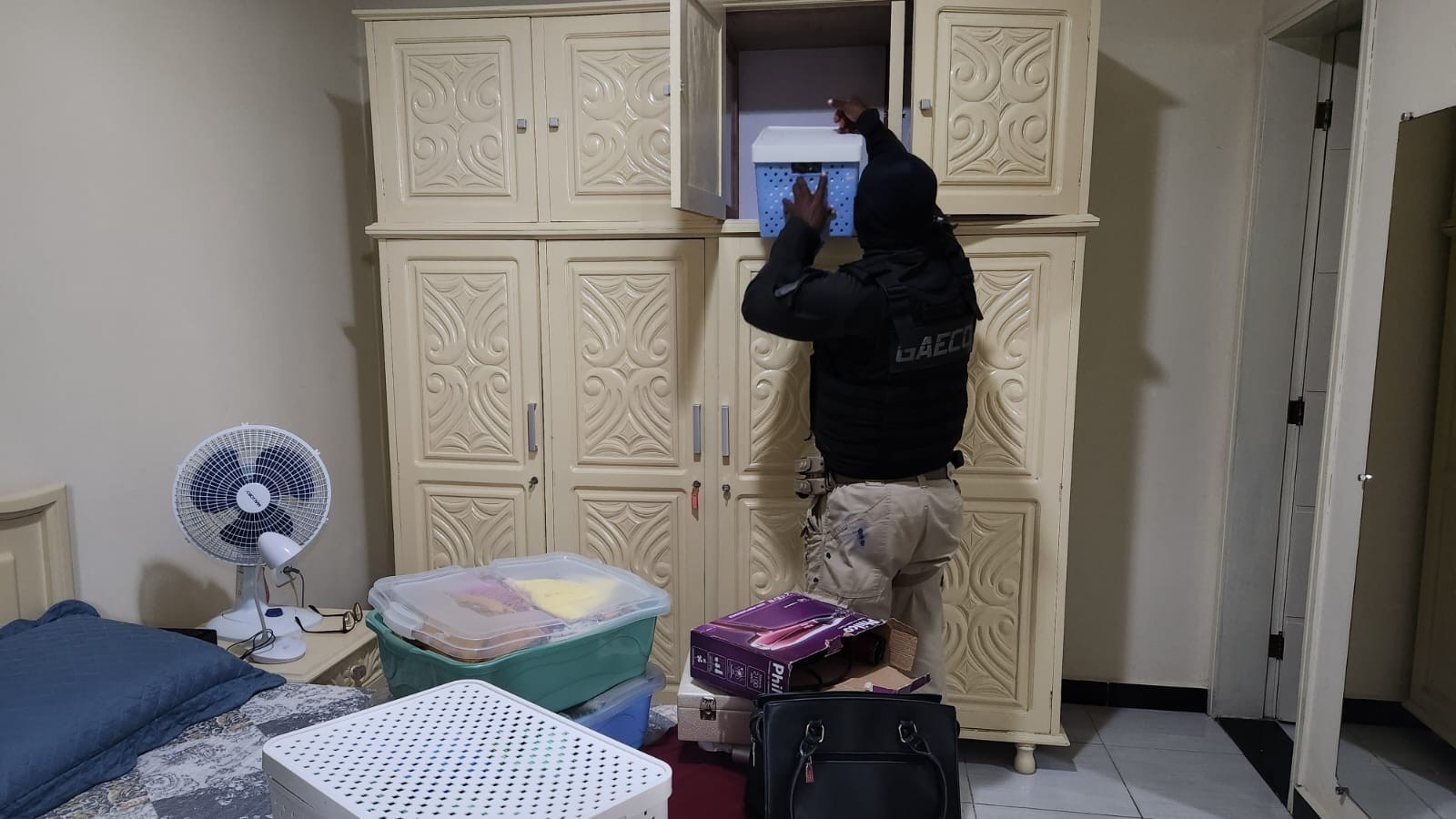 Mandados de busca e apreensão são cumpridos nas casas de 5 PMs na Bahia; grupo é investigado por ...