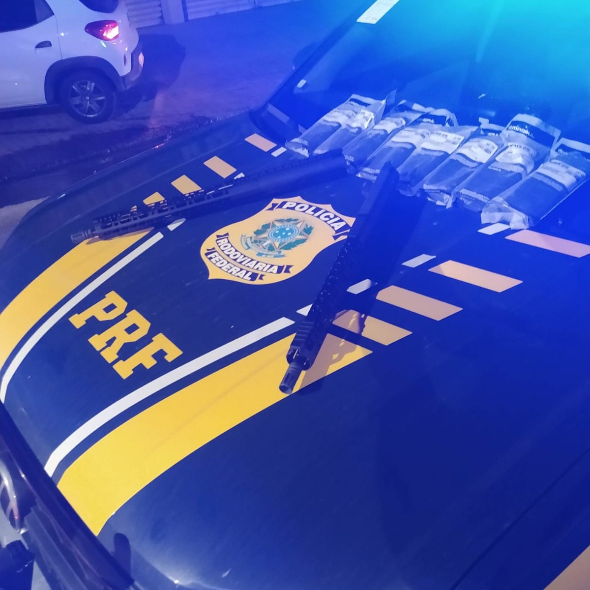 Motorista De Carro é Preso Transportando Peças E Carregadores De Fuzil