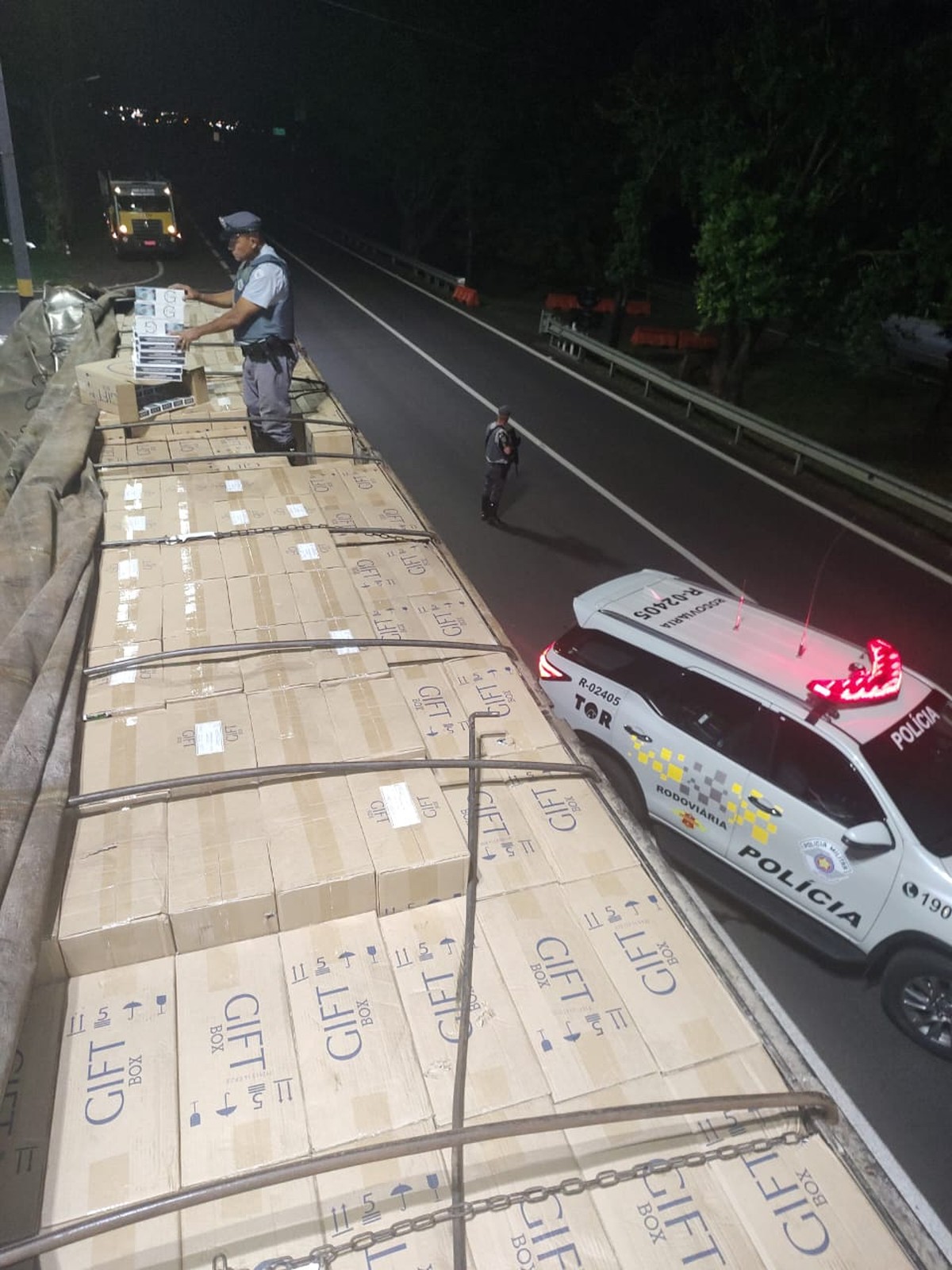 Jovem é Preso Por Transportar Mais De 250 Mil Maços De Cigarros
