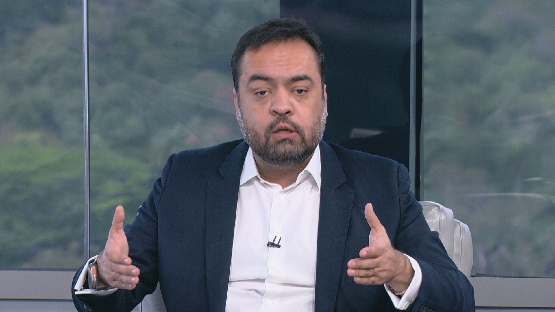 Desembargador do TRE pede vistas, e análise de cassação de Cláudio ...