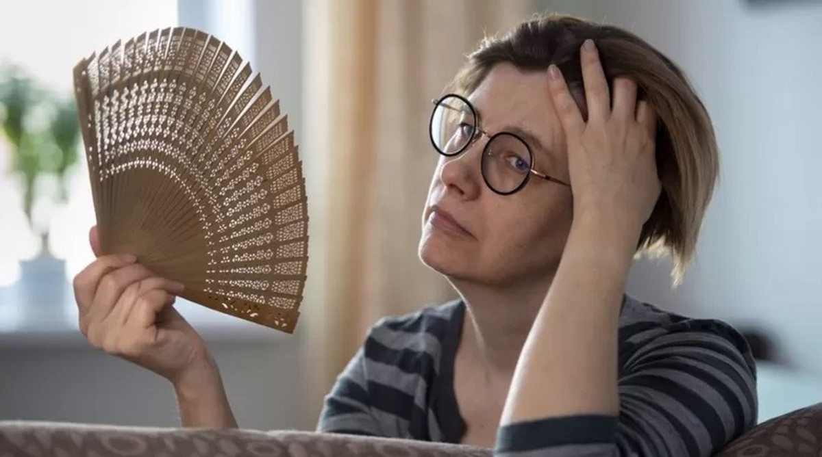 O que é a perimenopausa e o que acontece com as mulheres quando esse ...